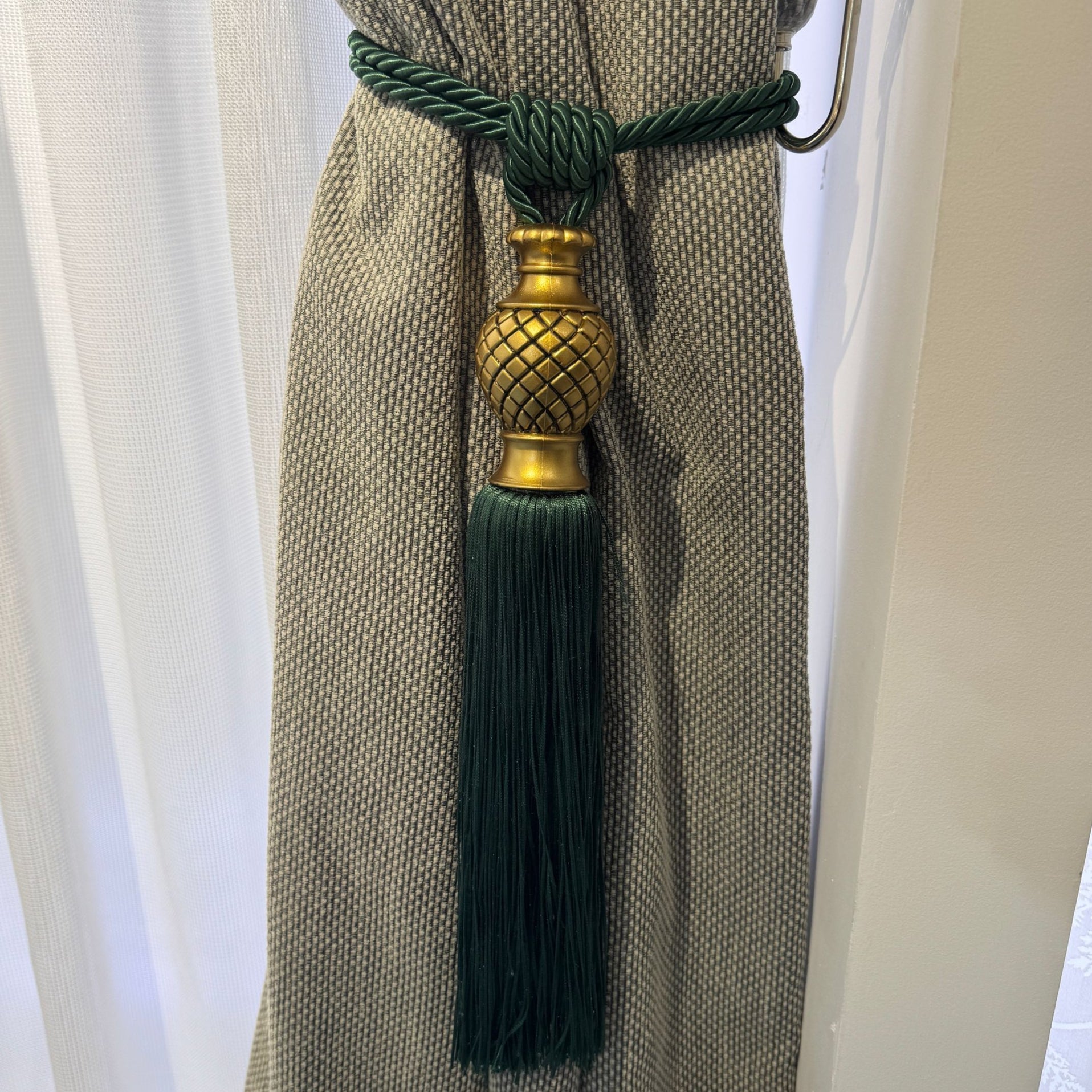 Set 2 Bucati Accesoriu Prindere Draperii Cu Snur si Ciucuri Culori Var ...